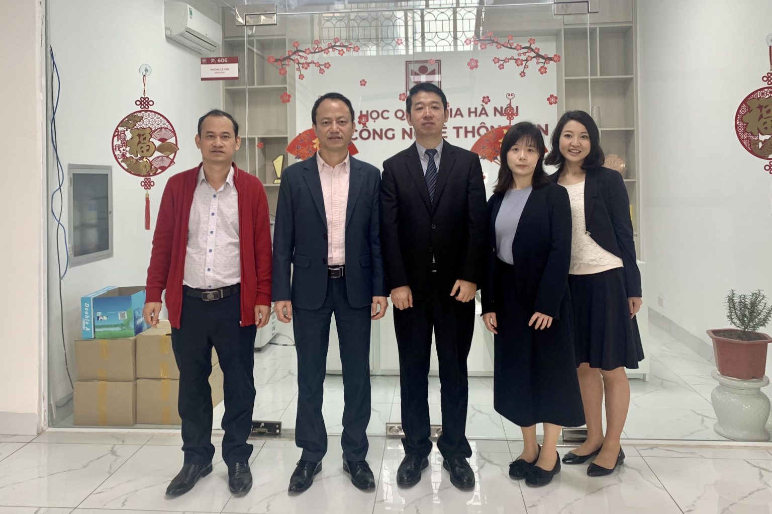 VNU Information Technology Institute welcomed and discussed with the ...